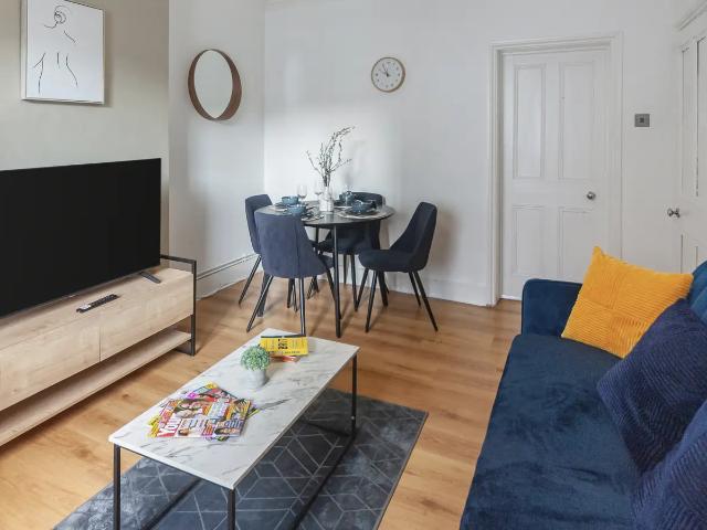 Apartment at Hamlets Way, Greater London