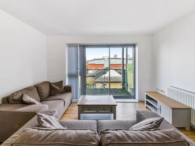 Apartment at Hamlets Way, Greater London