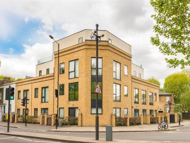 Apartment at Hammersmith Bridge Road, Greater London
