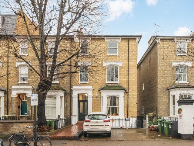 Apartment at Hammersmith Grove, Greater London