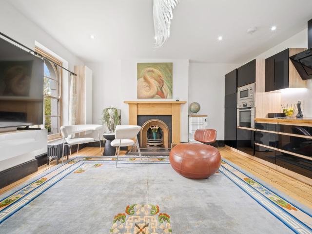 Apartment at Hammersmith Grove, Greater London