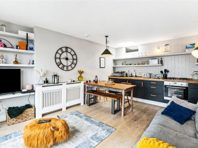 Apartment at Hammersmith Grove, Greater London