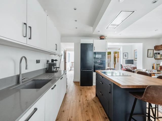 Apartment at Hammersmith Grove, Greater London