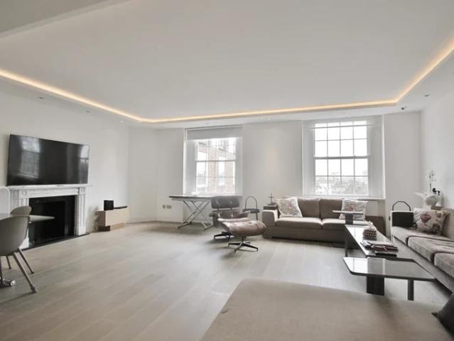 Apartment at Hammersmith Road, Greater London