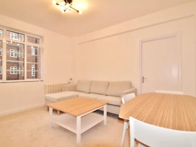 Apartment at Hammersmith Road, Greater London