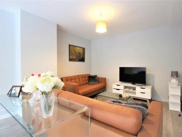 Apartment at Hammersmith Road, Greater London