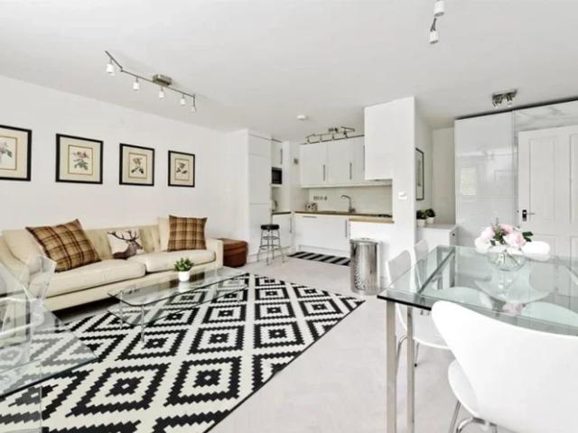Apartment at Hammersmith Road, Greater London
