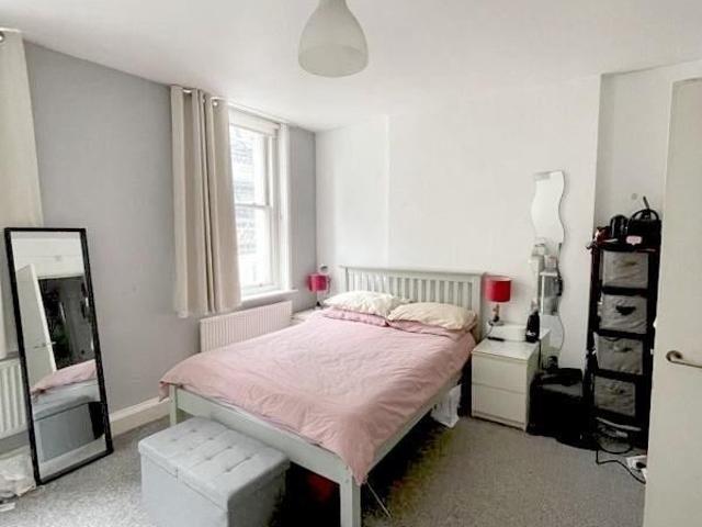 Apartment at North End Road, Greater London
