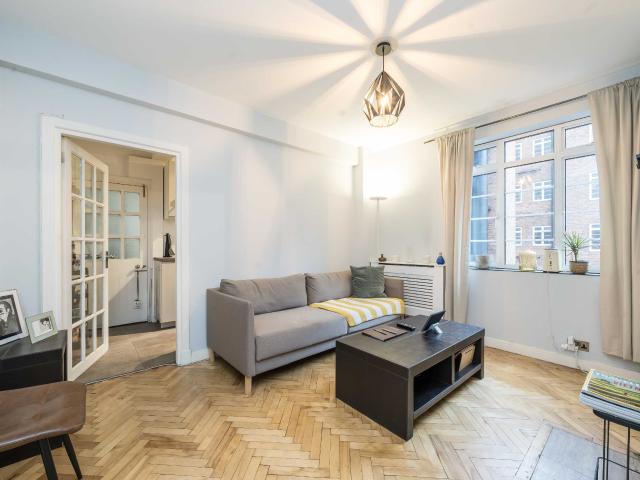 Apartment at Hammersmith Road, Greater London