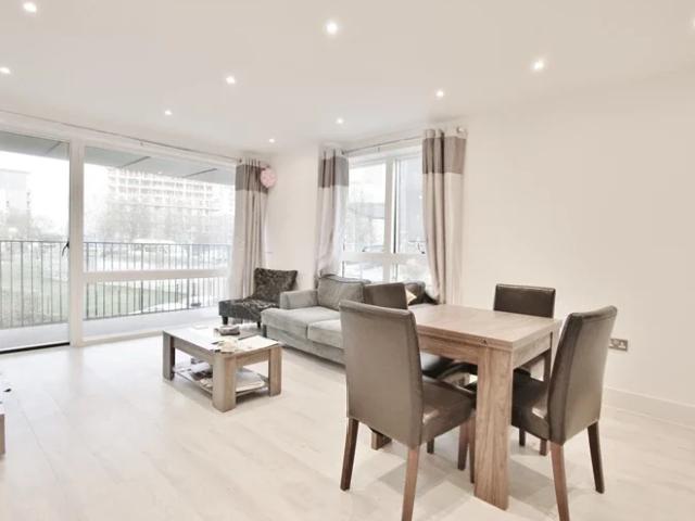 Apartment at Hammersmith Road, Greater London