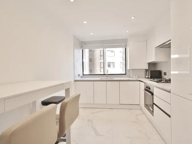 Apartment at Hammersmith Road, Greater London