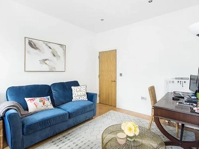 Apartment at Hammersmith Road, Greater London
