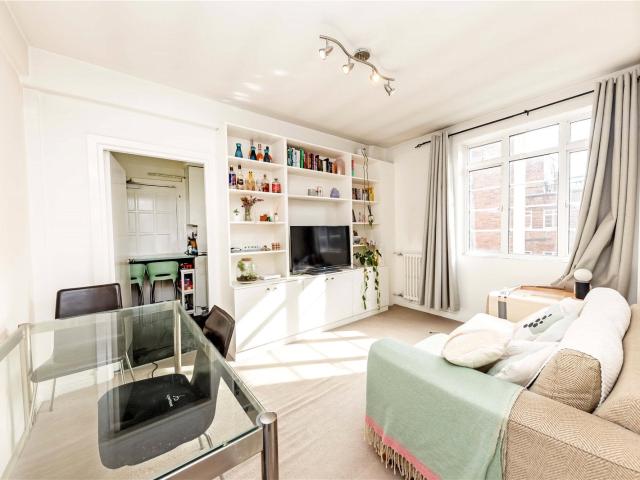 Apartment at Hammersmith Road, Greater London