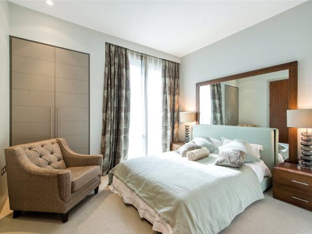 Apartment at Hampstead Lane, Greater London