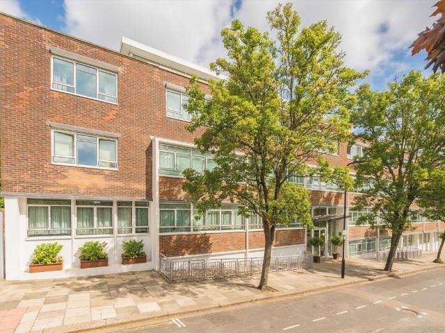 Apartment at Hanger Green, Greater London