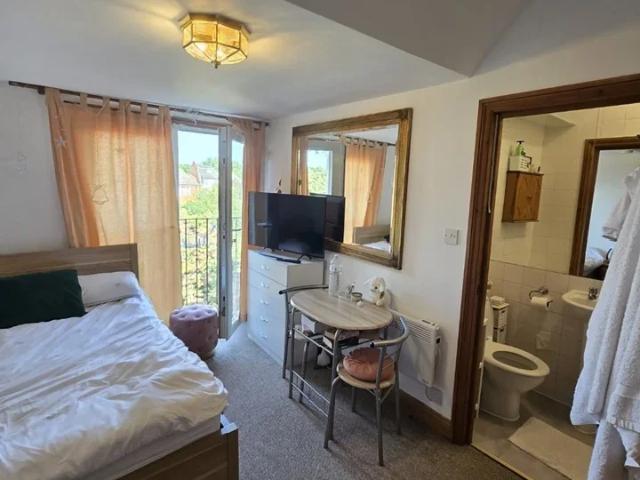 Apartment at Hanger Lane, Greater London