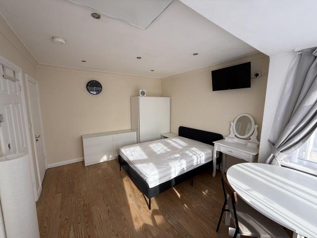 Apartment at Hanger Lane, Greater London