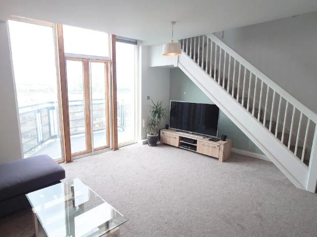 Apartment at Hanover Avenue, Greater London