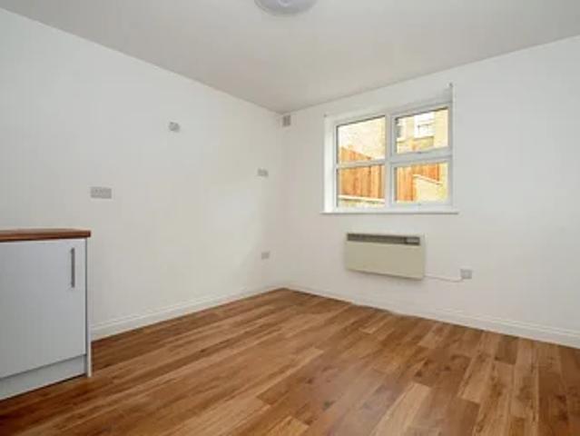 Apartment at Hanover Park, Greater London