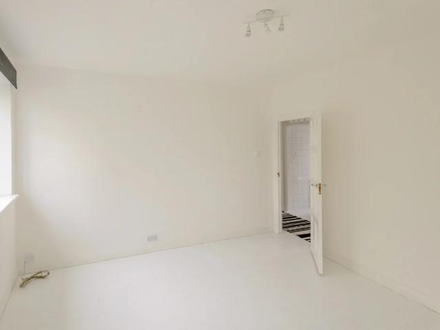 Apartment at Hanley Road, Greater London