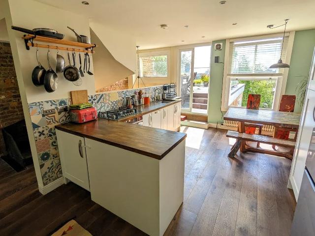 Apartment at Hanley Road, Greater London