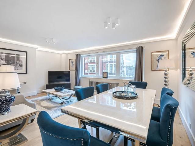 Apartment at Hans Crescent, Greater London