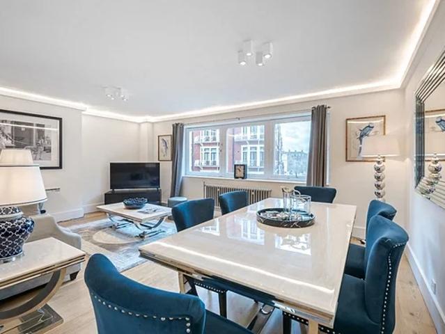 Apartment at Hans Crescent, Greater London