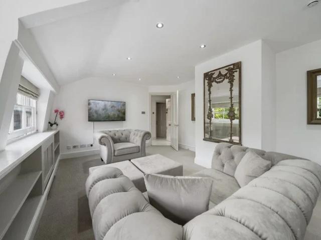 Apartment at Hans Place, Greater London