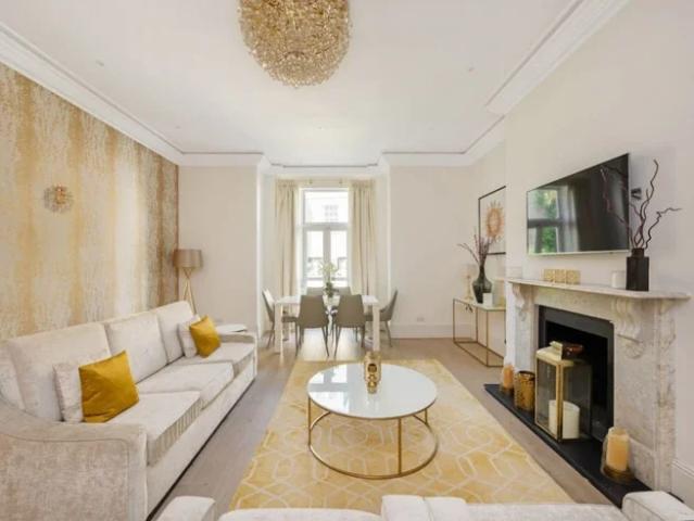 Apartment at Hans Place, Greater London