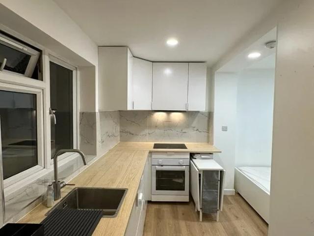 Apartment at Hanworth Road, Greater London