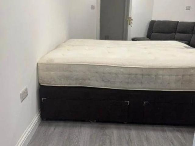 Apartment at Hanworth Road, Greater London