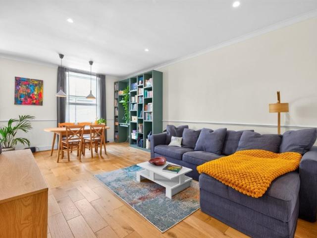 Apartment at Harcourt Terrace, Greater London