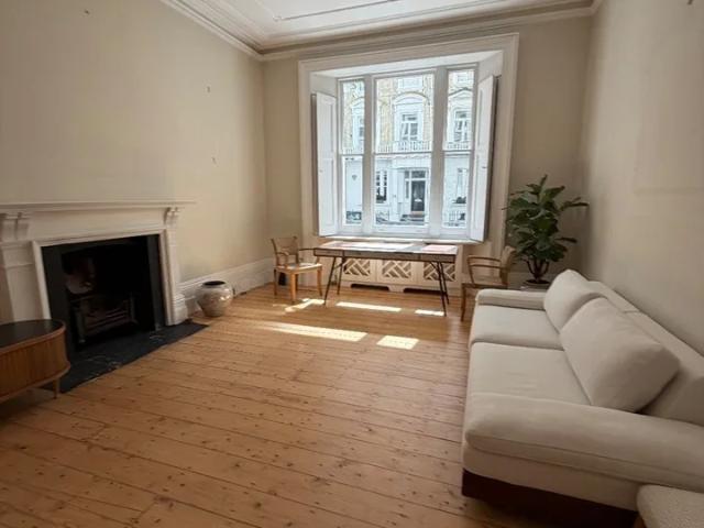 Apartment at Harcourt Terrace, Greater London
