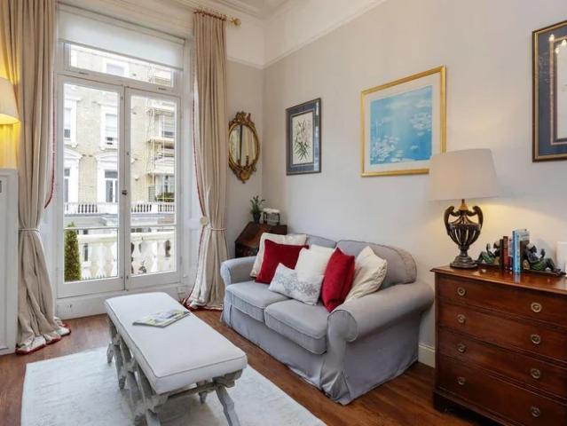 Apartment at Harcourt Terrace, Greater London