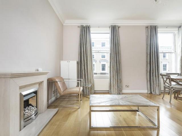 Apartment at Harcourt Terrace, Greater London