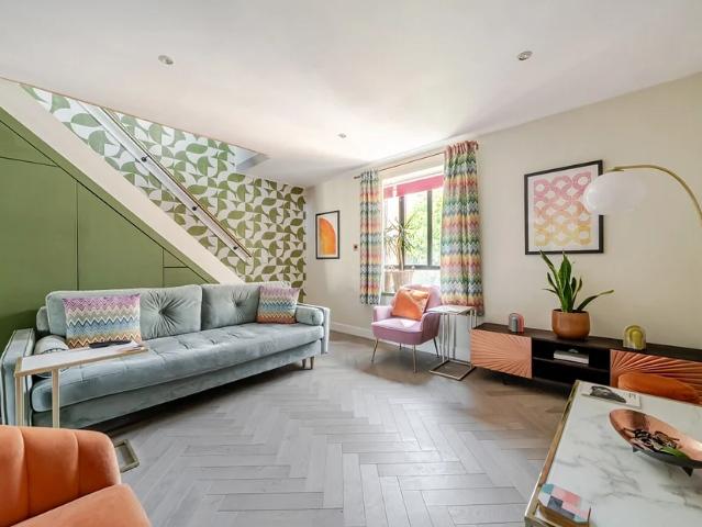 Apartment at Harbord Close, Greater London