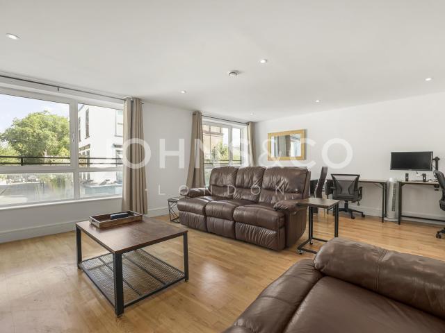 Apartment at Hare Marsh, Greater London
