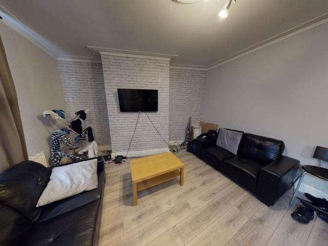 Apartment at Harold Avenue, Leeds