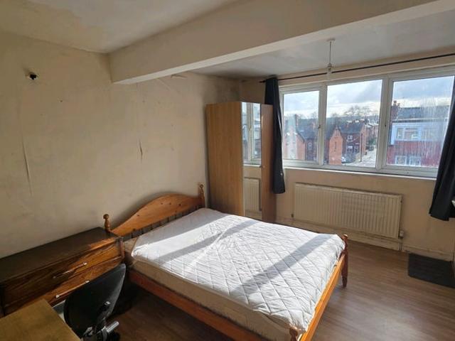 Room at Harlech Avenue, Leeds