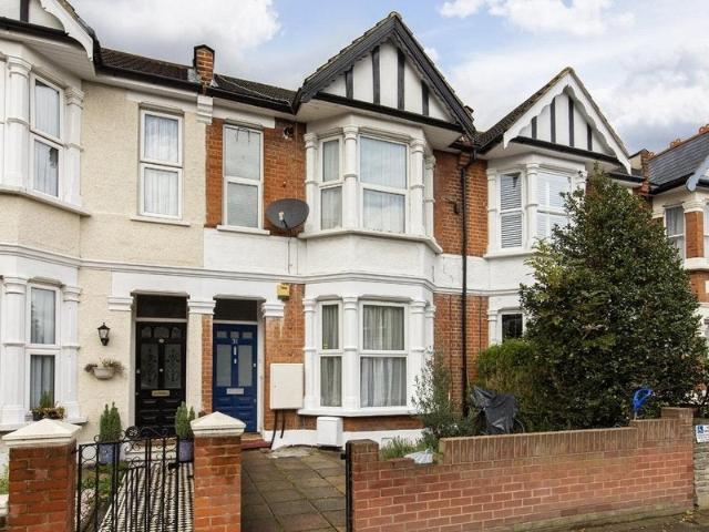 Apartment at Harpenden Road, Greater London