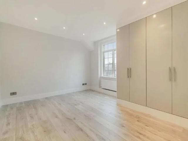 Apartment at Harrowby Street, City of Westminster