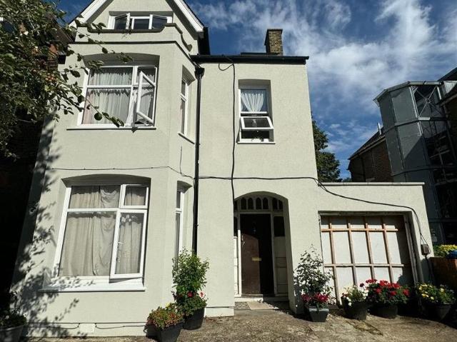 Apartment at Harrowdene Road, Greater London