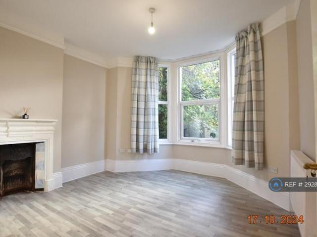 Apartment at Harthill Drive, Luton