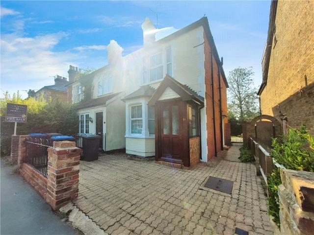Apartment at Harvest Road, Borough of Runnymede