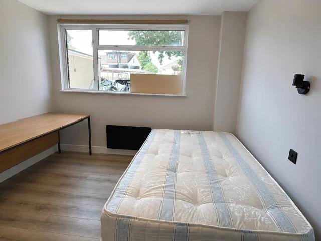 Apartment at Hetherington Road, Borough of Spelthorne