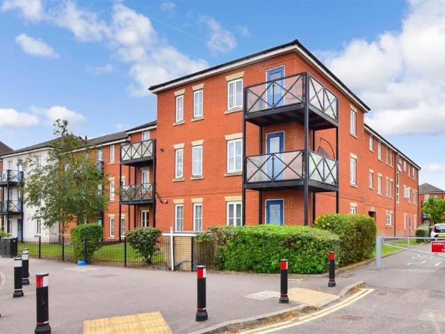 Apartment at Hevingham Drive, Greater London