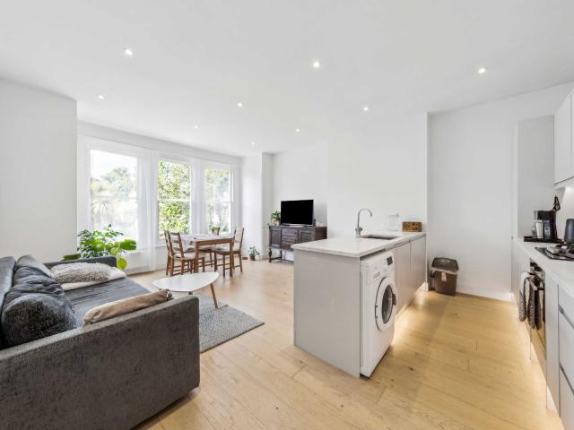 Apartment at Heybridge Avenue, Greater London