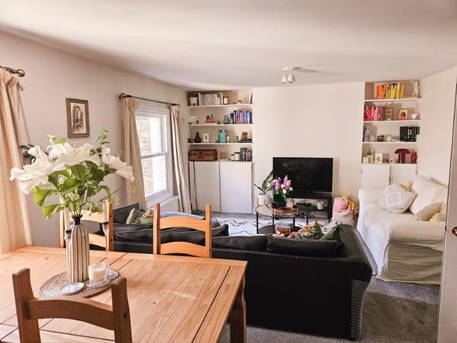 Apartment at Heyford Avenue, Greater London