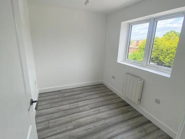 Apartment at Heywood Avenue, Greater London