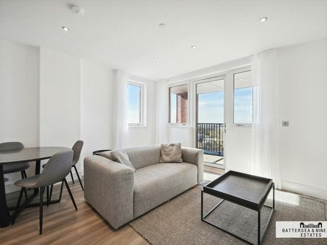 Apartment at Healum Avenue, Greater London